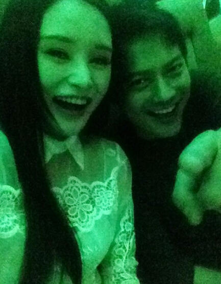 网曝周迅老公高圣远与性感网红亲密合照(3图) -6park.com