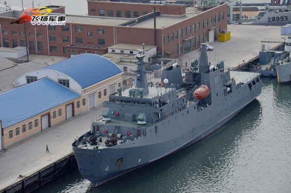 中国陆军添新舰！又一艘新型保障船下水_手机凤凰网