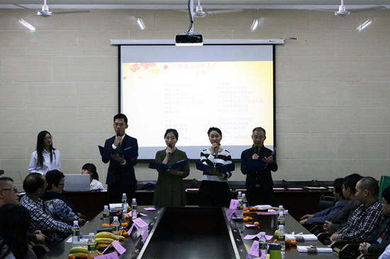 红帆诗社29周年座谈会于海南师范大学举行 多名诗人齐聚一堂_海南频道_凤凰网